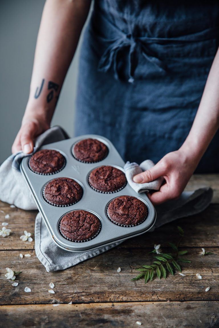 Chocolate-Beetroot-Cupcakes with Cashew-Chia-Frosting from the Edeka ...