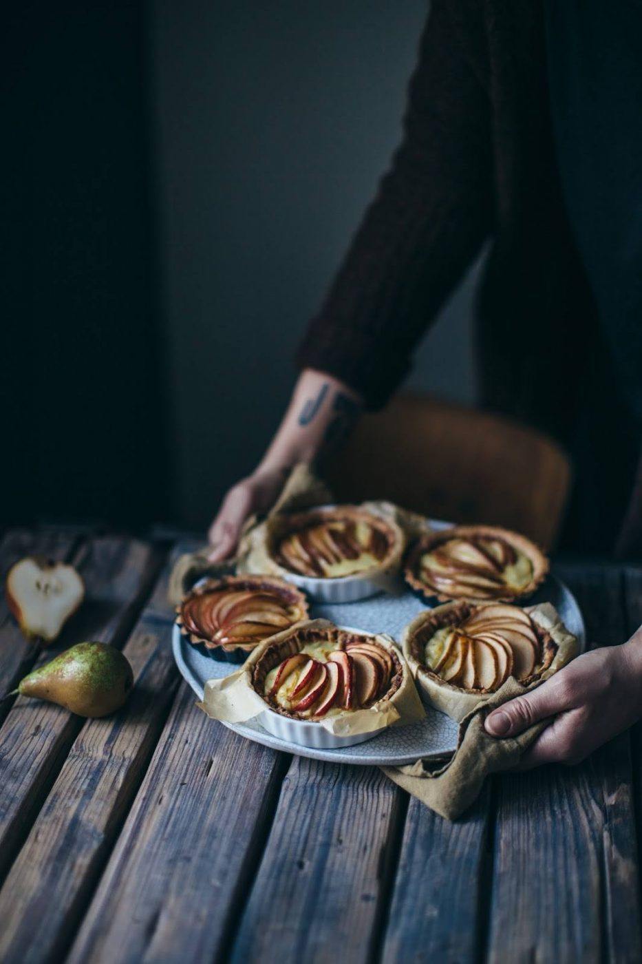 Gluten-free Mini Apple-Pear Tarts with Vanilla Pudding - Our Food Stories