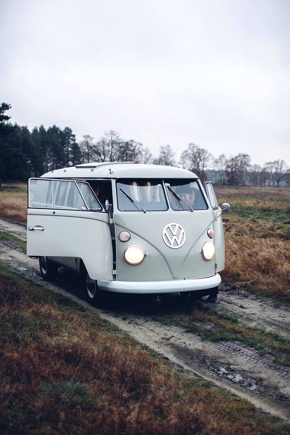 A foggy autumn day and a road trip with an old VW T1 bus - Our Food Stories