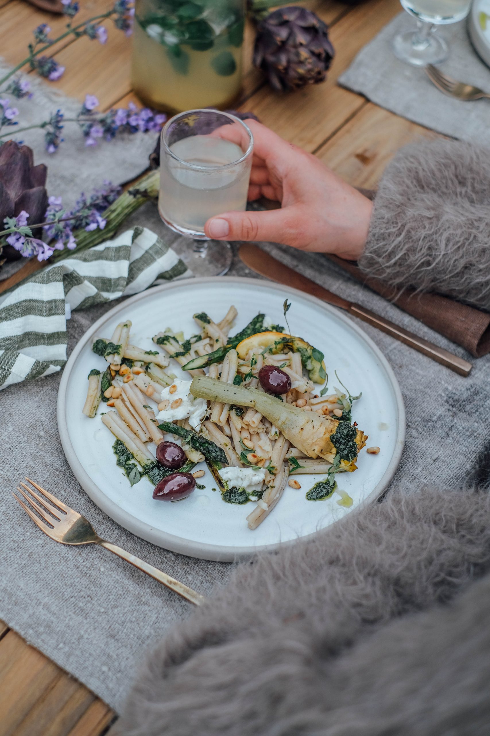 A Summer Gathering in the Garden & a summery Artichoke Pasta Salad ...
