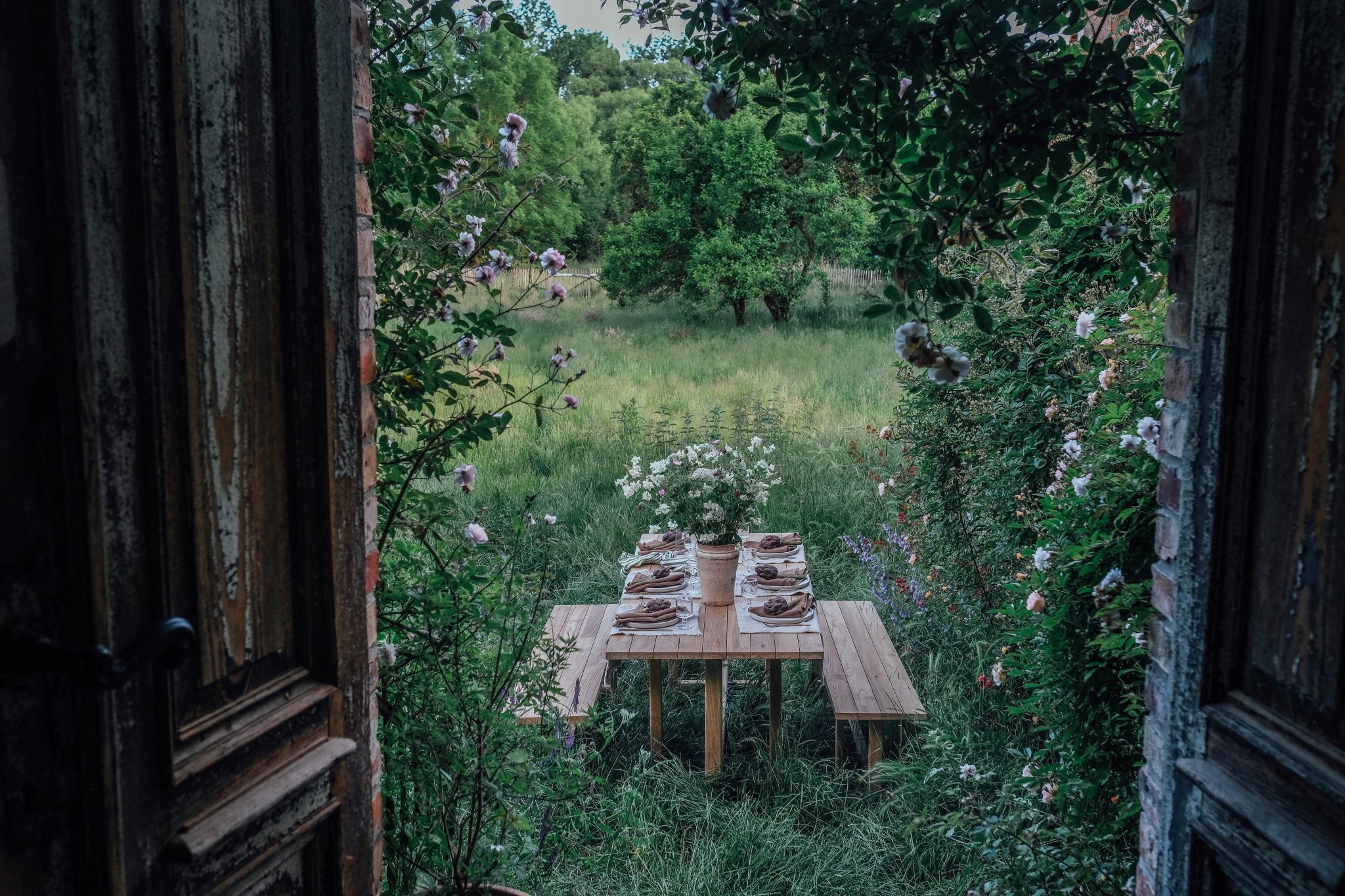 A Summer Gathering in the Garden & a summery Artichoke Pasta Salad ...